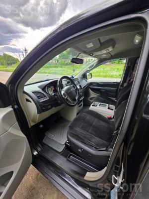 Melns Chrysler Grand Voyager 2012 Rīga, ar dzinēja tilpumu 2.80 L un nobraukumu 262 tūkst. km par 6500 €, foto 19 vietnē AUTOMOTO.COM.LV