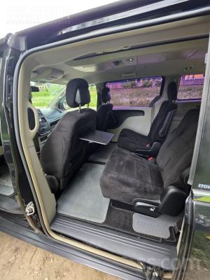 Melns Chrysler Grand Voyager 2012 Rīga, ar dzinēja tilpumu 2.80 L un nobraukumu 262 tūkst. km par 6500 €, foto 20 vietnē AUTOMOTO.COM.LV