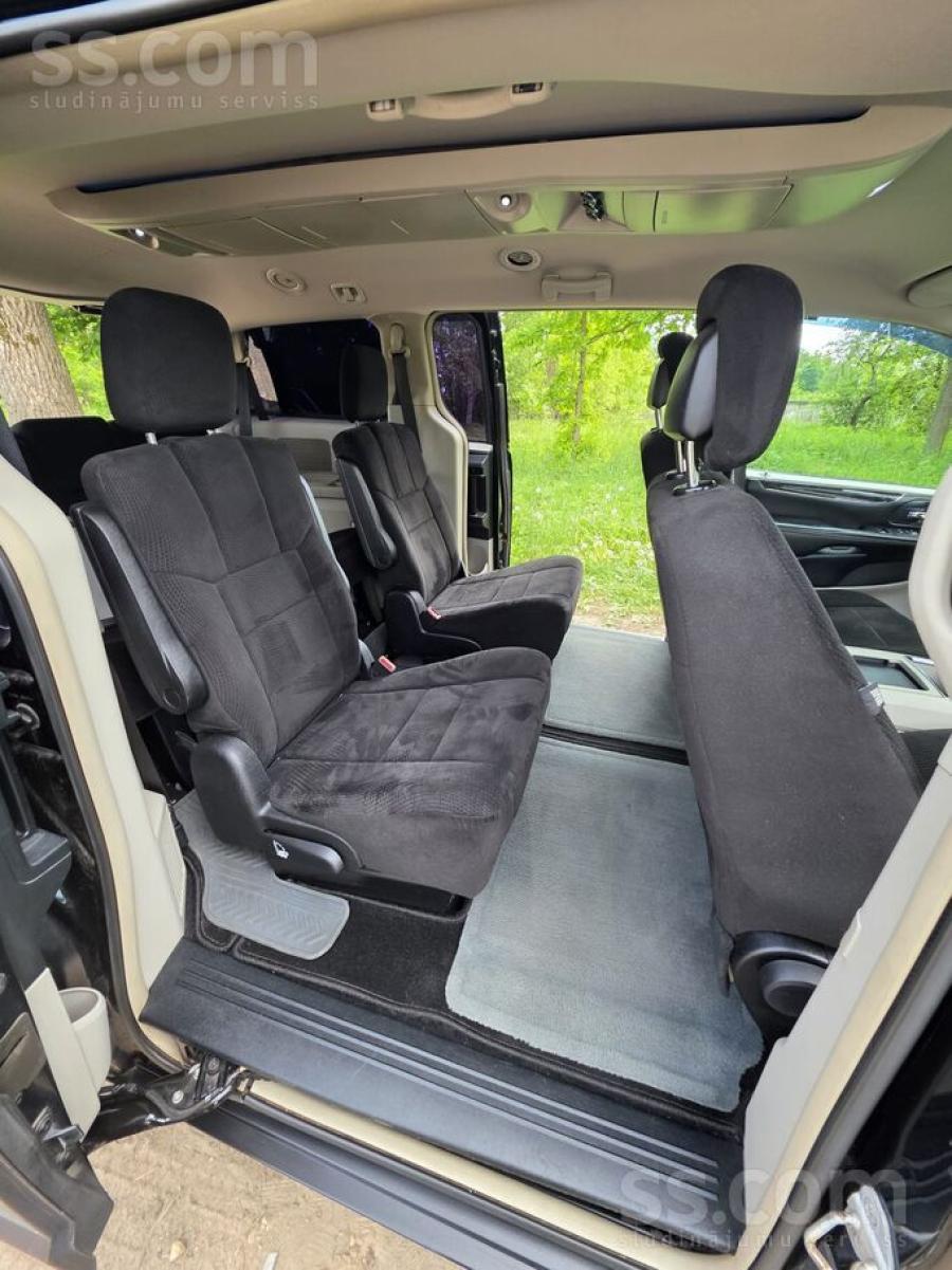 Melns Chrysler Grand Voyager 2012 Rīga, ar dzinēja tilpumu 2.80 L un nobraukumu 262 tūkst. km par 6500 €, foto 21 vietnē AUTOMOTO.COM.LV