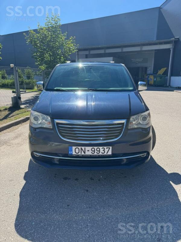Black Chrysler Grand Voyager 2014 in Riga, with an engine capacity of 3.60 L and mileage of 320 thousand km for 7600 €, photo 1 on AUTOMOTO.COM.LV