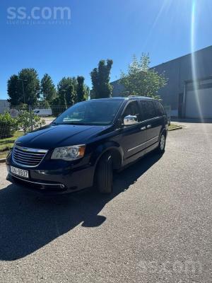 Melns Chrysler Grand Voyager 2014 Rīga, ar dzinēja tilpumu 3.60 L un nobraukumu 320 tūkst. km par 7600 €, foto 3 vietnē AUTOMOTO.COM.LV