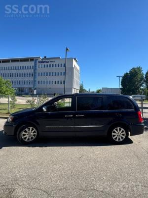 Melns Chrysler Grand Voyager 2014 Rīga, ar dzinēja tilpumu 3.60 L un nobraukumu 320 tūkst. km par 7600 €, foto 4 vietnē AUTOMOTO.COM.LV