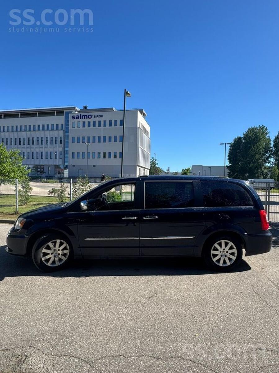 Melns Chrysler Grand Voyager 2014 Rīga, ar dzinēja tilpumu 3.60 L un nobraukumu 320 tūkst. km par 7600 €, foto 4 vietnē AUTOMOTO.COM.LV