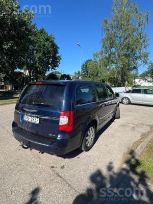 Melns Chrysler Grand Voyager 2014 Rīga, ar dzinēja tilpumu 3.60 L un nobraukumu 320 tūkst. km par 7600 €, foto 6 vietnē AUTOMOTO.COM.LV
