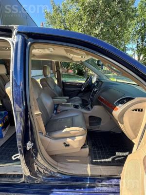 Melns Chrysler Grand Voyager 2014 Rīga, ar dzinēja tilpumu 3.60 L un nobraukumu 320 tūkst. km par 7600 €, foto 10 vietnē AUTOMOTO.COM.LV