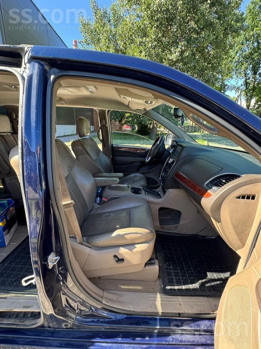 Melns Chrysler Grand Voyager 2014 Rīga, ar dzinēja tilpumu 3.60 L un nobraukumu 320 tūkst. km par 7600 €, foto 10 vietnē AUTOMOTO.COM.LV