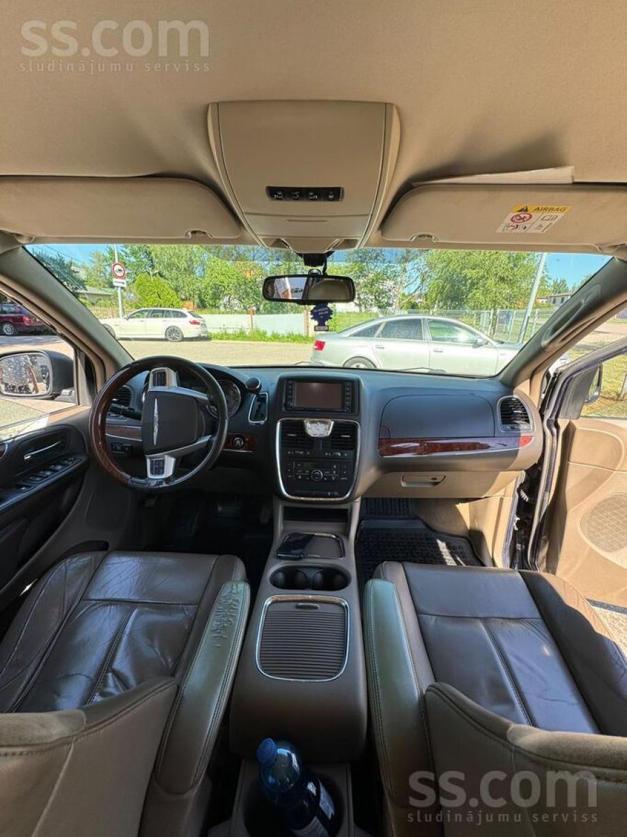Melns Chrysler Grand Voyager 2014 Rīga, ar dzinēja tilpumu 3.60 L un nobraukumu 320 tūkst. km par 7600 €, foto 11 vietnē AUTOMOTO.COM.LV