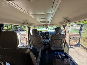Melns Chrysler Grand Voyager 2014 Rīga, ar dzinēja tilpumu 3.60 L un nobraukumu 320 tūkst. km par 7600 €, foto 12 vietnē AUTOMOTO.COM.LV