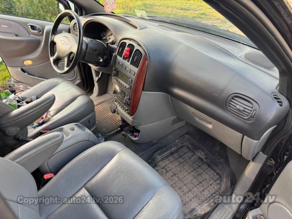 Black Chrysler Grand Voyager 2004 in Tartu, with an engine capacity of 2.80 L and mileage of 293 thousand km for 1550 €, photo 5 on AUTOMOTO.COM.LV