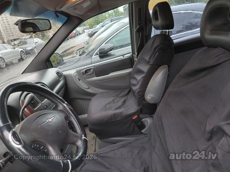 Black Chrysler Grand Voyager 2005 in Tallinn, with an engine capacity of 2.80 L and mileage of 0 thousand km for 550 €, photo 8 on AUTOMOTO.COM.LV