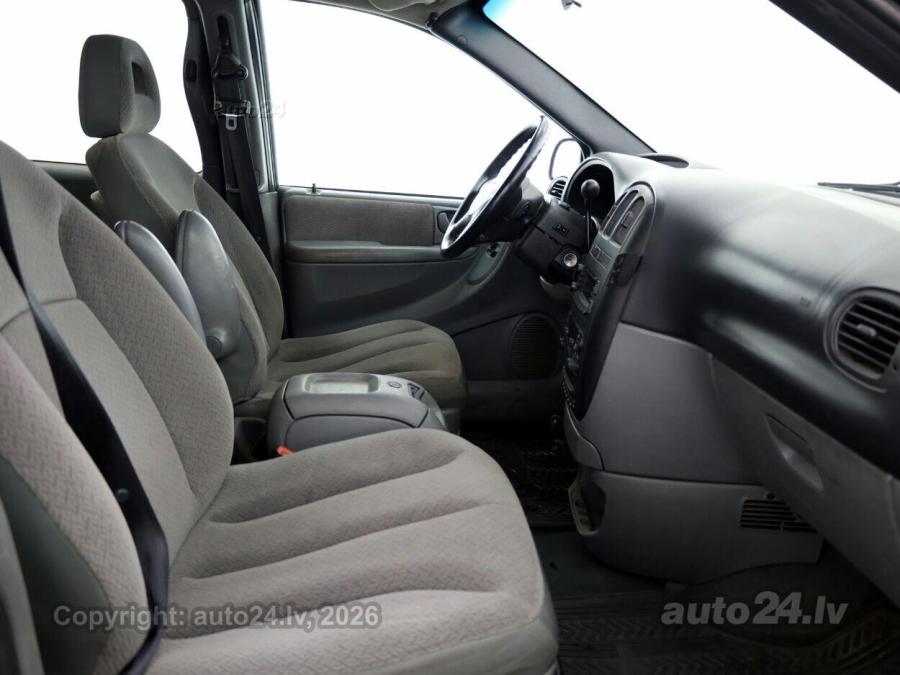 Melns Chrysler Grand Voyager 2006 Tallina, ar dzinēja tilpumu 2.80 L un nobraukumu 337 tūkst. km par 799 €, foto 6 vietnē AUTOMOTO.COM.LV