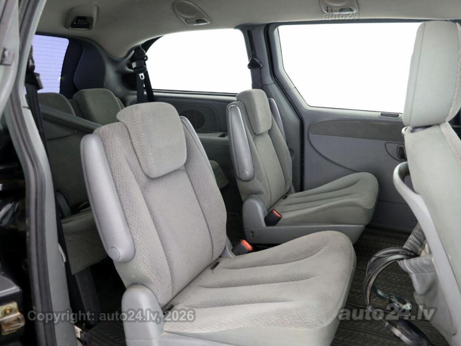 Melns Chrysler Grand Voyager 2006 Tallina, ar dzinēja tilpumu 2.80 L un nobraukumu 337 tūkst. km par 799 €, foto 7 vietnē AUTOMOTO.COM.LV