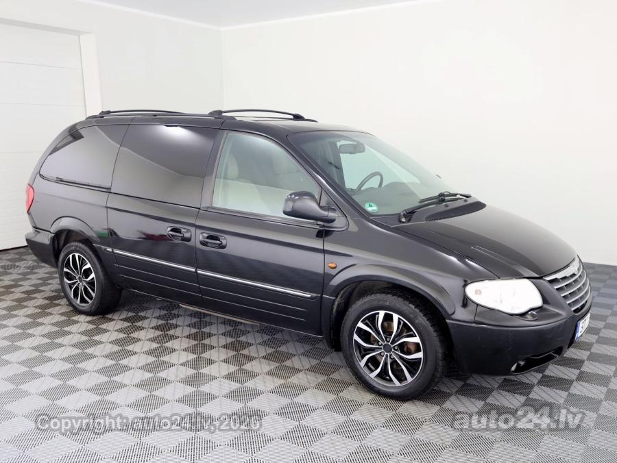 Melns Chrysler Grand Voyager 2007 Tallina, ar dzinēja tilpumu 2.80 L un nobraukumu 265 tūkst. km par 1599 €, foto 1 vietnē AUTOMOTO.COM.LV