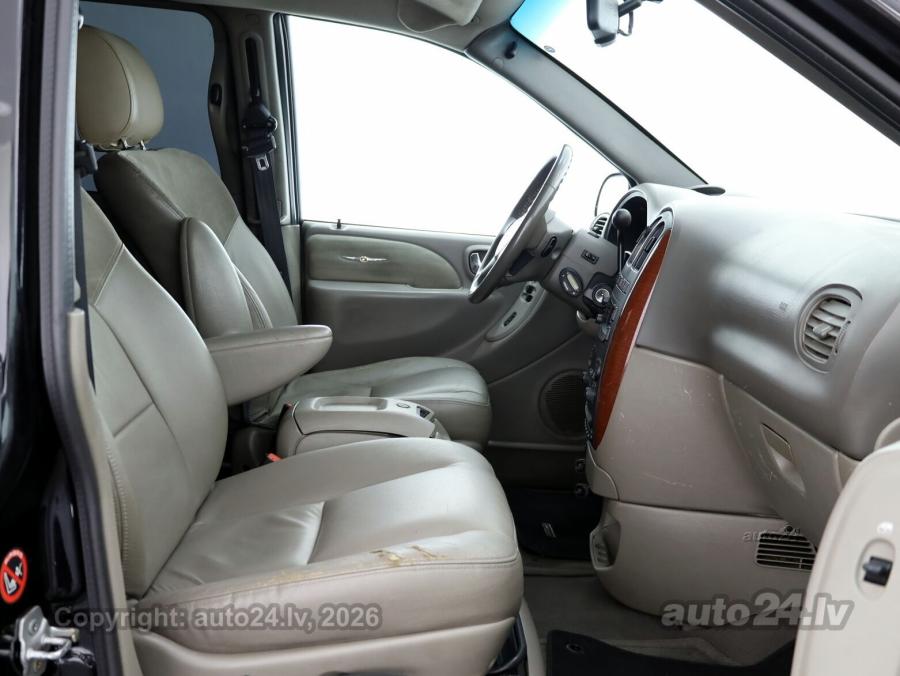 Melns Chrysler Grand Voyager 2007 Tallina, ar dzinēja tilpumu 2.80 L un nobraukumu 265 tūkst. km par 1599 €, foto 7 vietnē AUTOMOTO.COM.LV