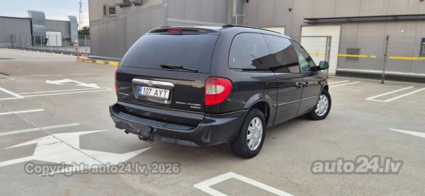 Black Chrysler Grand Voyager 2007 in Tallinn, with an engine capacity of 2.80 L and mileage of 270 thousand km for 2999 €, photo 4 on AUTOMOTO.COM.LV