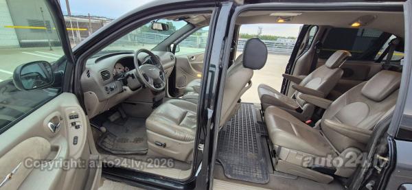 Black Chrysler Grand Voyager 2007 in Tallinn, with an engine capacity of 2.80 L and mileage of 270 thousand km for 2999 €, photo 9 on AUTOMOTO.COM.LV