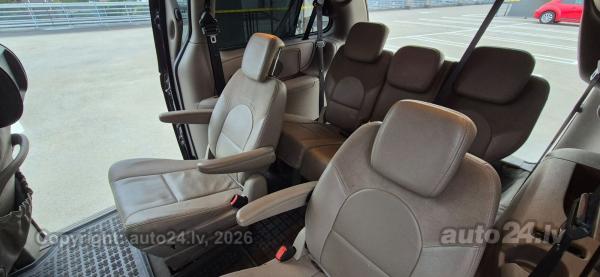 Black Chrysler Grand Voyager 2007 in Tallinn, with an engine capacity of 2.80 L and mileage of 270 thousand km for 2999 €, photo 10 on AUTOMOTO.COM.LV