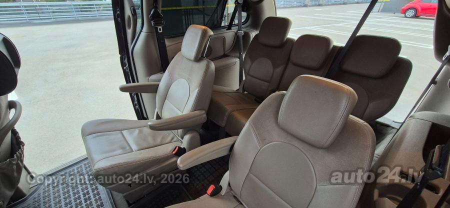 Black Chrysler Grand Voyager 2007 in Tallinn, with an engine capacity of 2.80 L and mileage of 270 thousand km for 2999 €, photo 11 on AUTOMOTO.COM.LV