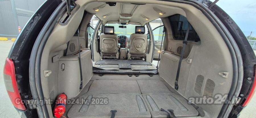 Black Chrysler Grand Voyager 2007 in Tallinn, with an engine capacity of 2.80 L and mileage of 270 thousand km for 2999 €, photo 16 on AUTOMOTO.COM.LV