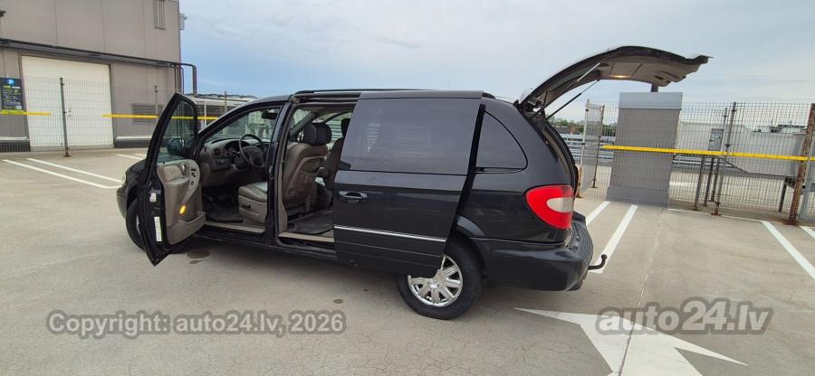 Black Chrysler Grand Voyager 2007 in Tallinn, with an engine capacity of 2.80 L and mileage of 270 thousand km for 2999 €, photo 18 on AUTOMOTO.COM.LV