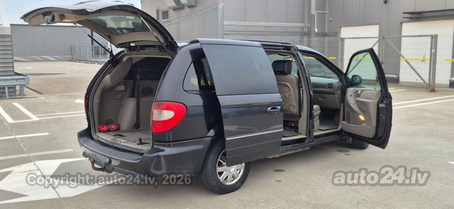 Black Chrysler Grand Voyager 2007 in Tallinn, with an engine capacity of 2.80 L and mileage of 270 thousand km for 2999 €, photo 19 on AUTOMOTO.COM.LV