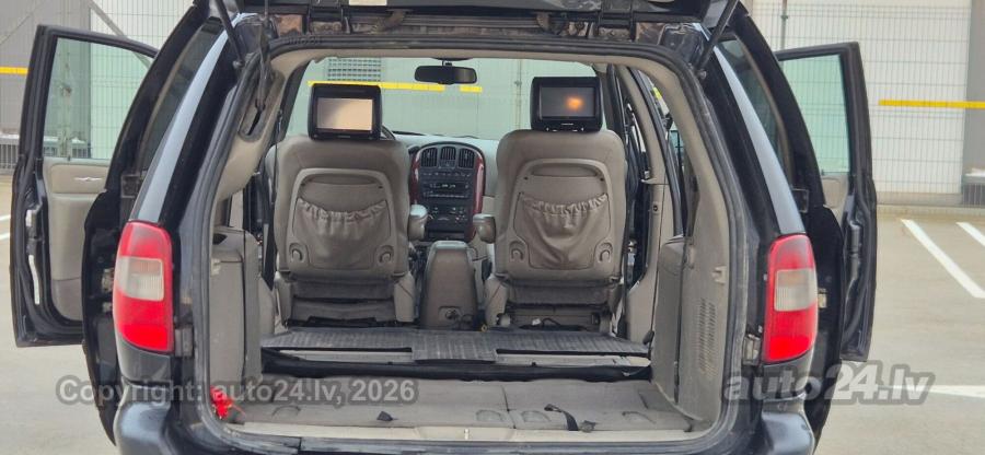 Black Chrysler Grand Voyager 2007 in Tallinn, with an engine capacity of 2.80 L and mileage of 270 thousand km for 2999 €, photo 21 on AUTOMOTO.COM.LV