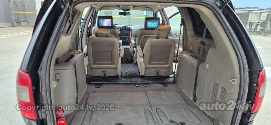Black Chrysler Grand Voyager 2007 in Tallinn, with an engine capacity of 2.80 L and mileage of 270 thousand km for 2999 €, photo 23 on AUTOMOTO.COM.LV