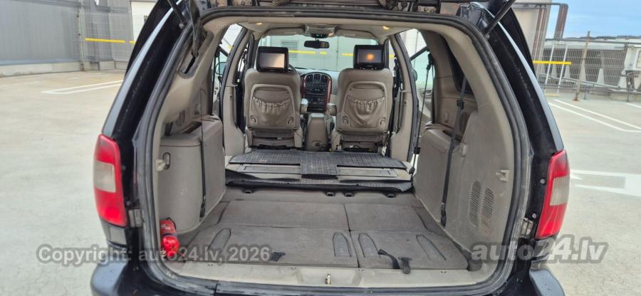 Black Chrysler Grand Voyager 2007 in Tallinn, with an engine capacity of 2.80 L and mileage of 270 thousand km for 2999 €, photo 24 on AUTOMOTO.COM.LV
