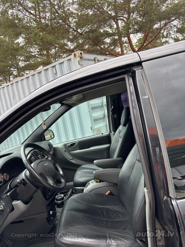 Melns Chrysler Grand Voyager 2007 Tallina, ar dzinēja tilpumu 2.80 L un nobraukumu 263 tūkst. km par 1300 €, foto 1 vietnē AUTOMOTO.COM.LV