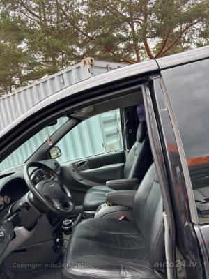 Melns Chrysler Grand Voyager 2007 Tallina, ar dzinēja tilpumu 2.80 L un nobraukumu 263 tūkst. km par 1300 €, foto  vietnē AUTOMOTO.COM.LV