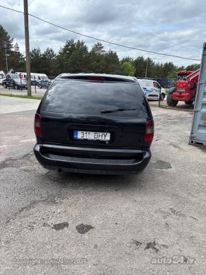 Melns Chrysler Grand Voyager 2007 Tallina, ar dzinēja tilpumu 2.80 L un nobraukumu 263 tūkst. km par 1300 €, foto 3 vietnē AUTOMOTO.COM.LV