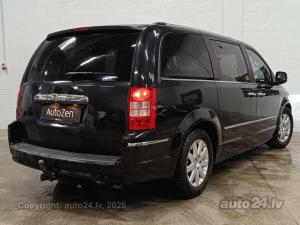 Black Chrysler Grand Voyager 2008 in Tallinn, with an engine capacity of 2.80 L and mileage of 272 thousand km for 3995 €, photo 7 on AUTOMOTO.COM.LV