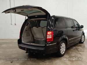 Black Chrysler Grand Voyager 2008 in Tallinn, with an engine capacity of 2.80 L and mileage of 272 thousand km for 3995 €, photo 8 on AUTOMOTO.COM.LV