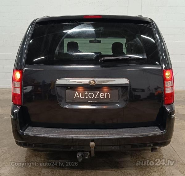 Melns Chrysler Grand Voyager 2008 Tallina, ar dzinēja tilpumu 2.80 L un nobraukumu 272 tūkst. km par 3995 €, foto 11 vietnē AUTOMOTO.COM.LV