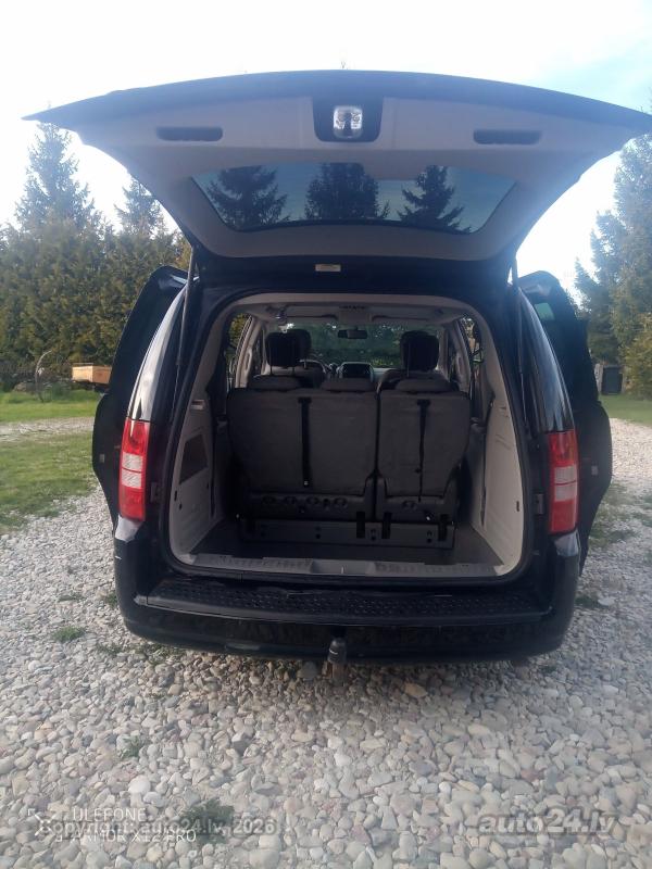 Black Chrysler Grand Voyager 2008 in Tallinn, with an engine capacity of 2.80 L and mileage of 0 thousand km for 2800 €, photo 9 on AUTOMOTO.COM.LV