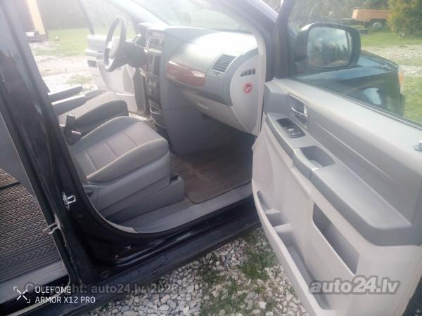 Black Chrysler Grand Voyager 2008 in Tallinn, with an engine capacity of 2.80 L and mileage of 0 thousand km for 2800 €, photo 10 on AUTOMOTO.COM.LV