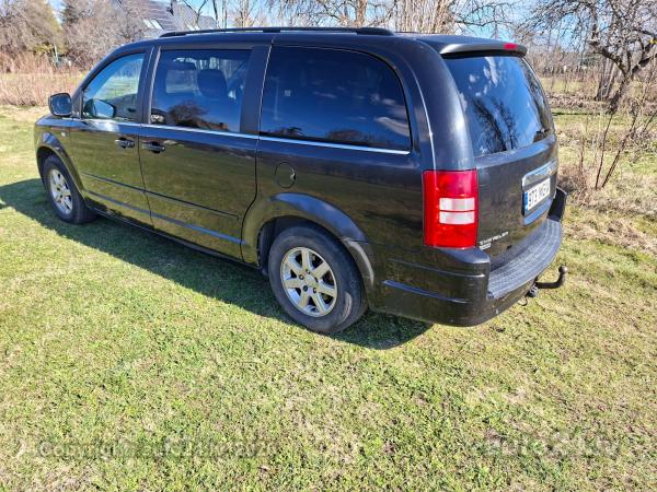Melns Chrysler Grand Voyager 2008 Tallina, ar dzinēja tilpumu 2.80 L un nobraukumu 290 tūkst. km par 3400 €, foto 3 vietnē AUTOMOTO.COM.LV