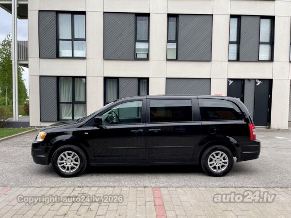 Black Chrysler Grand Voyager 2008 in Tartu, with an engine capacity of 2.80 L and mileage of 265 thousand km for 3499 €, photo 6 on AUTOMOTO.COM.LV