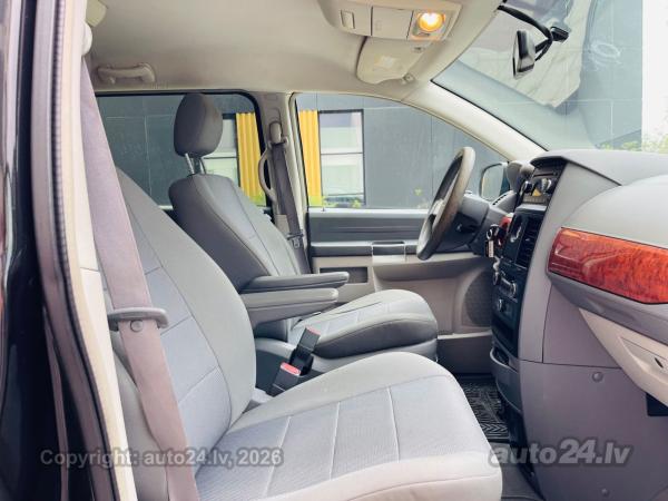 Black Chrysler Grand Voyager 2008 in Tartu, with an engine capacity of 2.80 L and mileage of 265 thousand km for 3499 €, photo 10 on AUTOMOTO.COM.LV