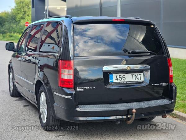 Melns Chrysler Grand Voyager 2008 Tallina, ar dzinēja tilpumu 2.80 L un nobraukumu 319 tūkst. km par 4998 €, foto 5 vietnē AUTOMOTO.COM.LV