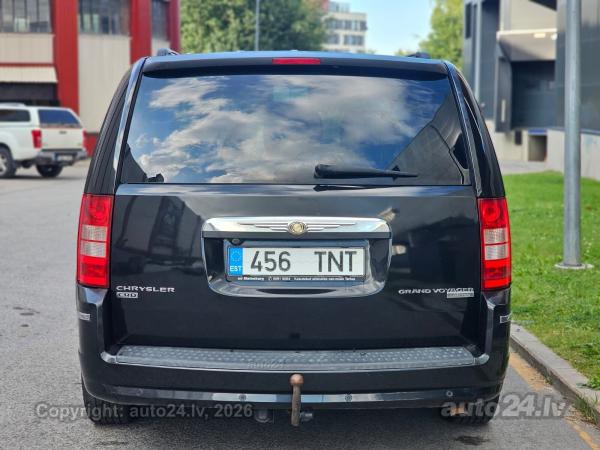 Melns Chrysler Grand Voyager 2008 Tallina, ar dzinēja tilpumu 2.80 L un nobraukumu 319 tūkst. km par 4998 €, foto 6 vietnē AUTOMOTO.COM.LV