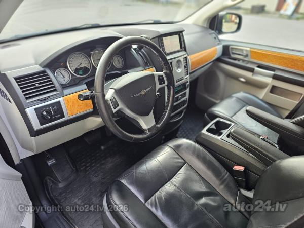 Melns Chrysler Grand Voyager 2008 Tallina, ar dzinēja tilpumu 2.80 L un nobraukumu 319 tūkst. km par 4998 €, foto 8 vietnē AUTOMOTO.COM.LV