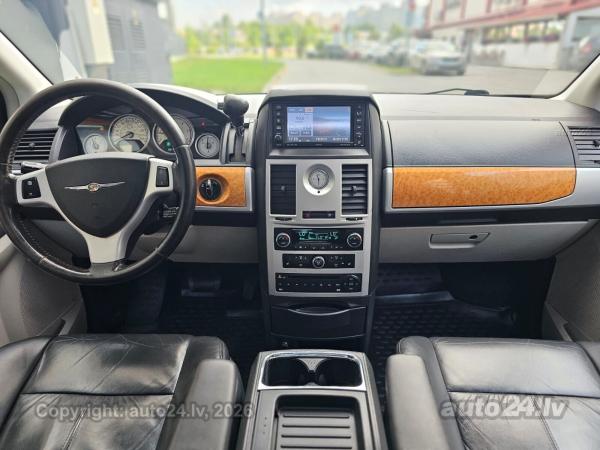 Melns Chrysler Grand Voyager 2008 Tallina, ar dzinēja tilpumu 2.80 L un nobraukumu 319 tūkst. km par 4998 €, foto 10 vietnē AUTOMOTO.COM.LV