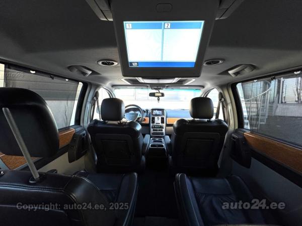Black Chrysler Grand Voyager 2009 in Tartu, with an engine capacity of 2.80 L and mileage of 280 thousand km for 3199 €, photo 11 on AUTOMOTO.COM.LV