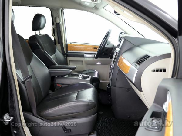 Black Chrysler Grand Voyager 2009 in Tallinn, with an engine capacity of 2.80 L and mileage of 304 thousand km for 1799 €, photo 6 on AUTOMOTO.COM.LV