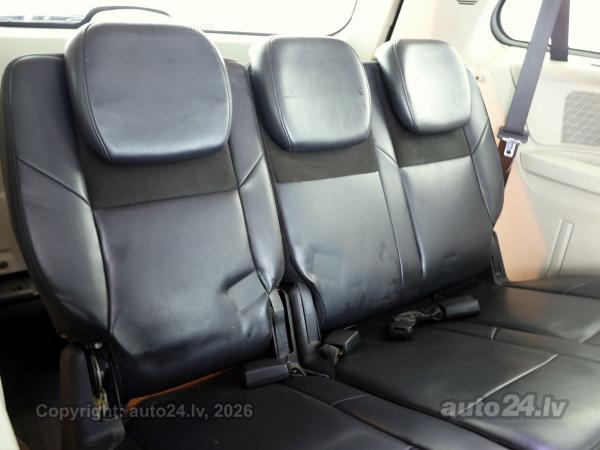 Black Chrysler Grand Voyager 2009 in Tallinn, with an engine capacity of 2.80 L and mileage of 304 thousand km for 1799 €, photo 8 on AUTOMOTO.COM.LV