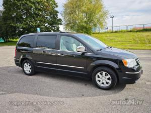 Melns Chrysler Grand Voyager 2009 Tallina, ar dzinēja tilpumu 2.80 L un nobraukumu 347 tūkst. km par 2999 €, foto  vietnē AUTOMOTO.COM.LV