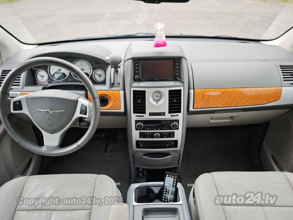 Melns Chrysler Grand Voyager 2009 Tallina, ar dzinēja tilpumu 2.80 L un nobraukumu 347 tūkst. km par 2999 €, foto 9 vietnē AUTOMOTO.COM.LV