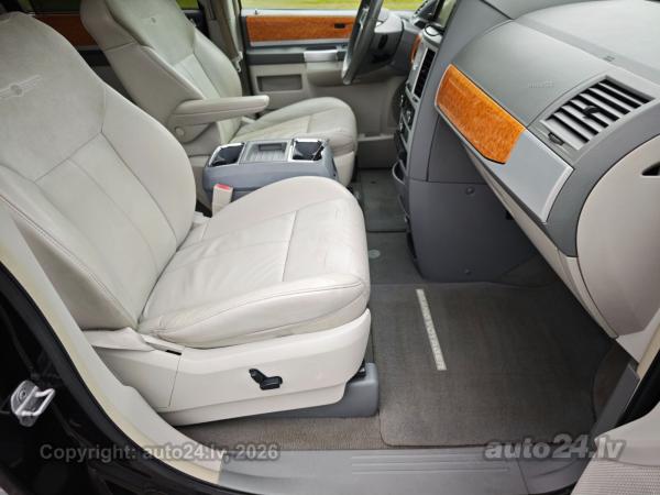 Melns Chrysler Grand Voyager 2009 Tallina, ar dzinēja tilpumu 2.80 L un nobraukumu 347 tūkst. km par 2999 €, foto 10 vietnē AUTOMOTO.COM.LV