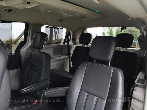Melns Chrysler Grand Voyager 2010 Tallina, ar dzinēja tilpumu 2.80 L un nobraukumu 248 tūkst. km par 4998 €, foto 11 vietnē AUTOMOTO.COM.LV